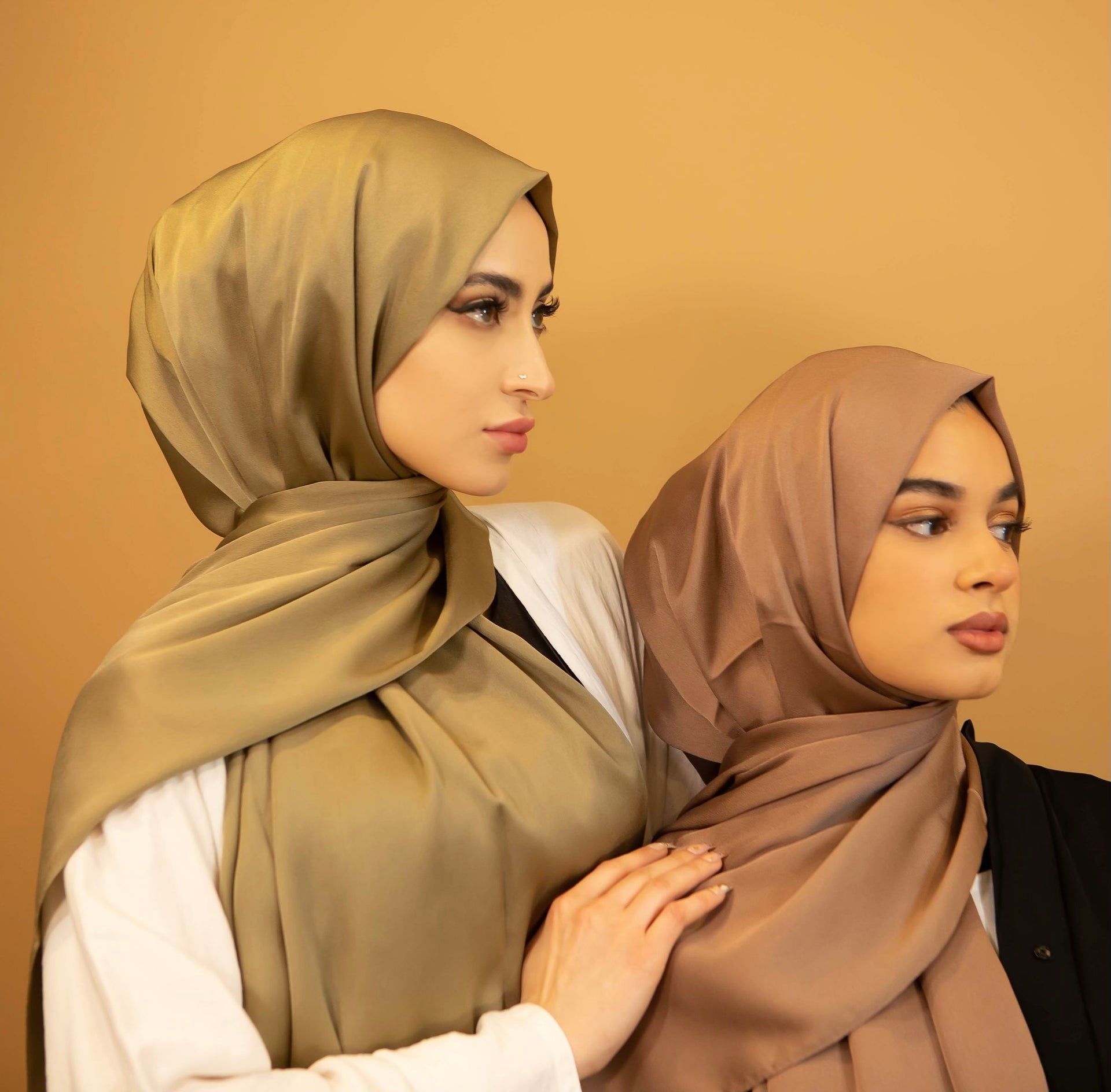 Abayas, Thobes, Hijabs, Modest Fashion, Arabic Jewellery – Aaliya ...